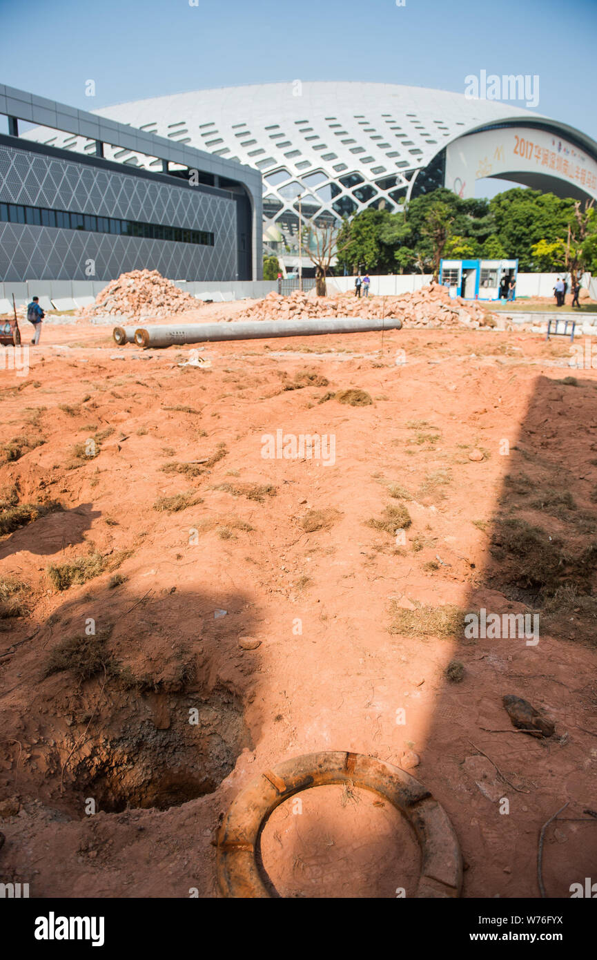 Pits ground hi-res stock photography and images - Alamy