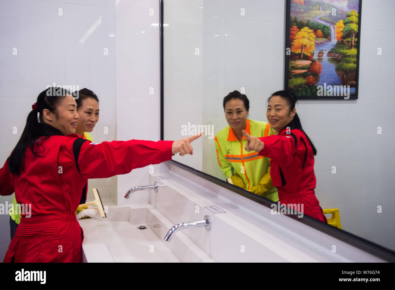 Chinese restroom chinese hi-res stock photography and images - Alamy