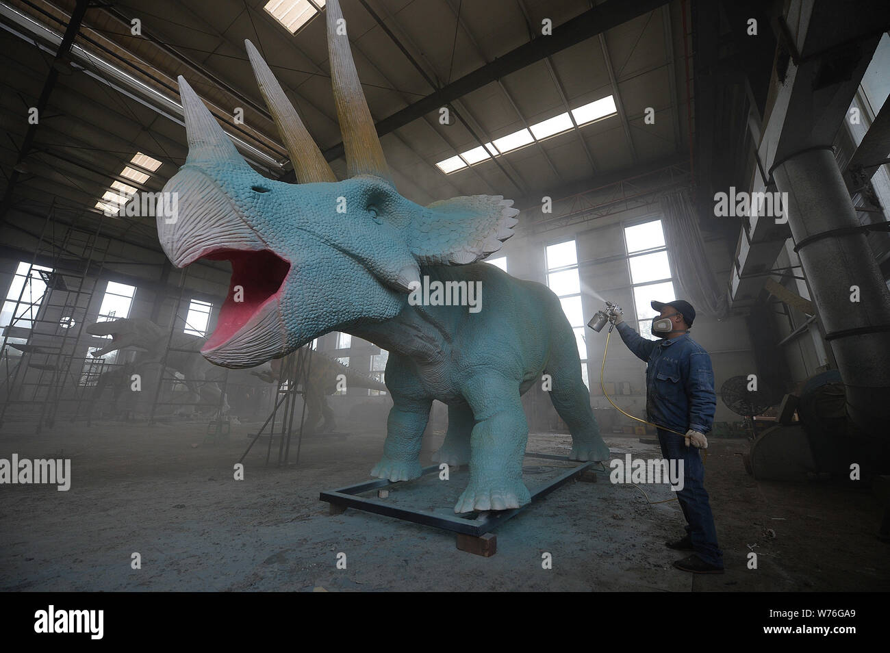 --FILE--A Chinese worker colours a simulation dinosaur at a factory of ...
