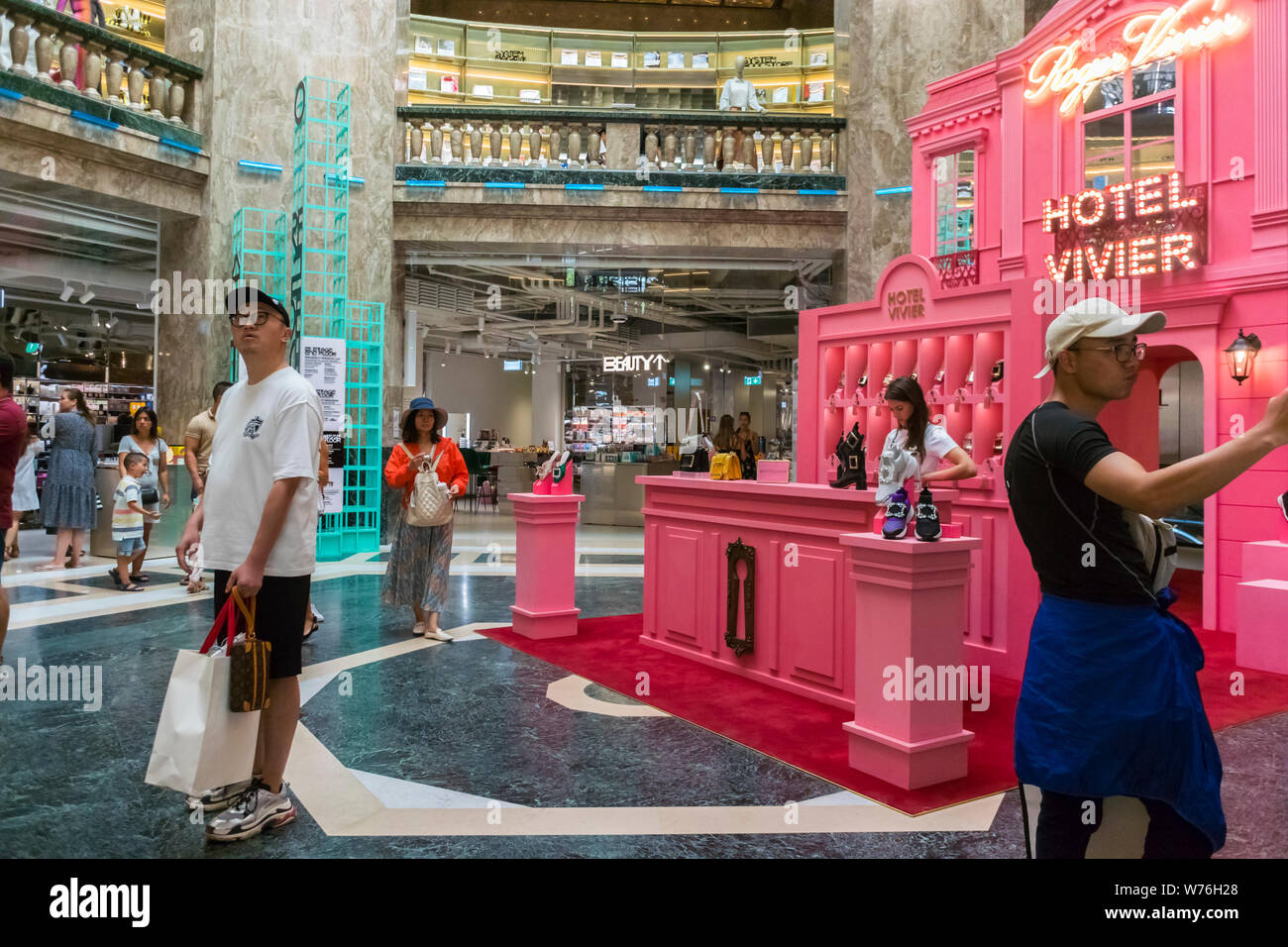 Paris, FRANCE, People Shopping on (Avenue Champs Elysees), inside ...
