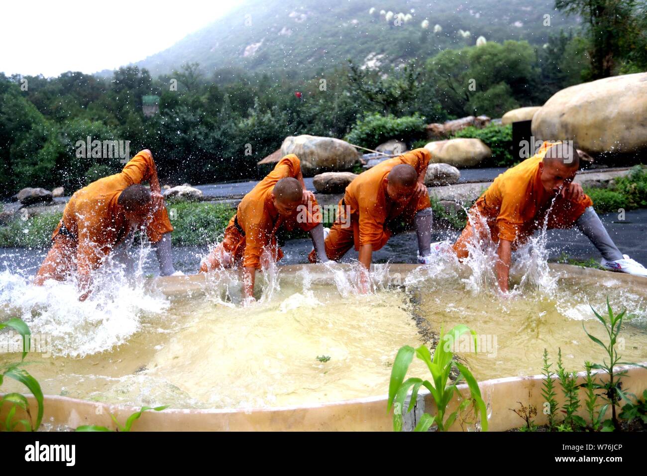 Shaolin unique hi-res stock photography and images - Alamy