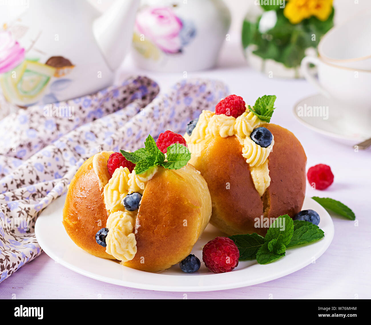 Rum baba hi-res stock photography and images - Alamy