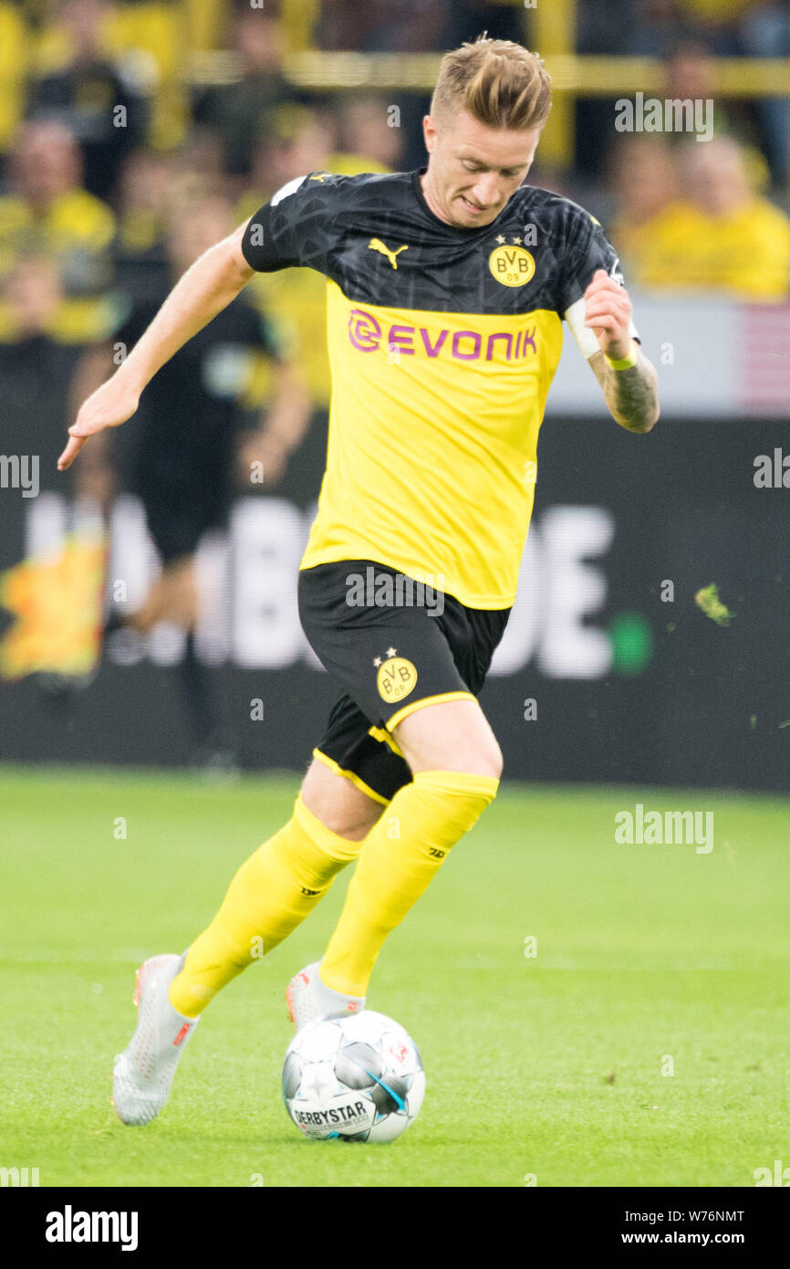Marco REUS (DO) with Ball, single action with ball, action, full figure ...