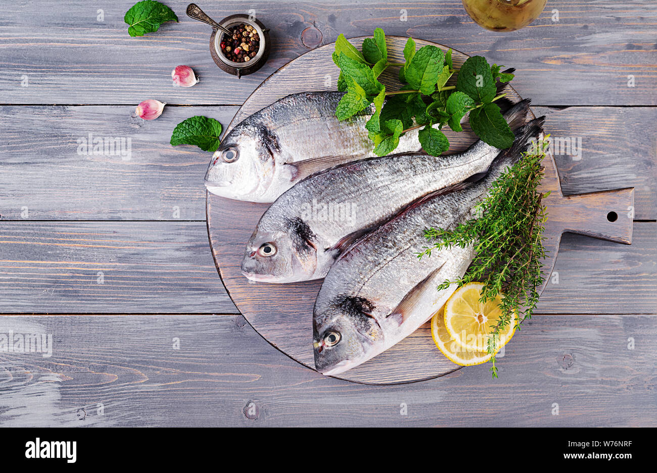 Raw dorado fish hi-res stock photography and images - Alamy