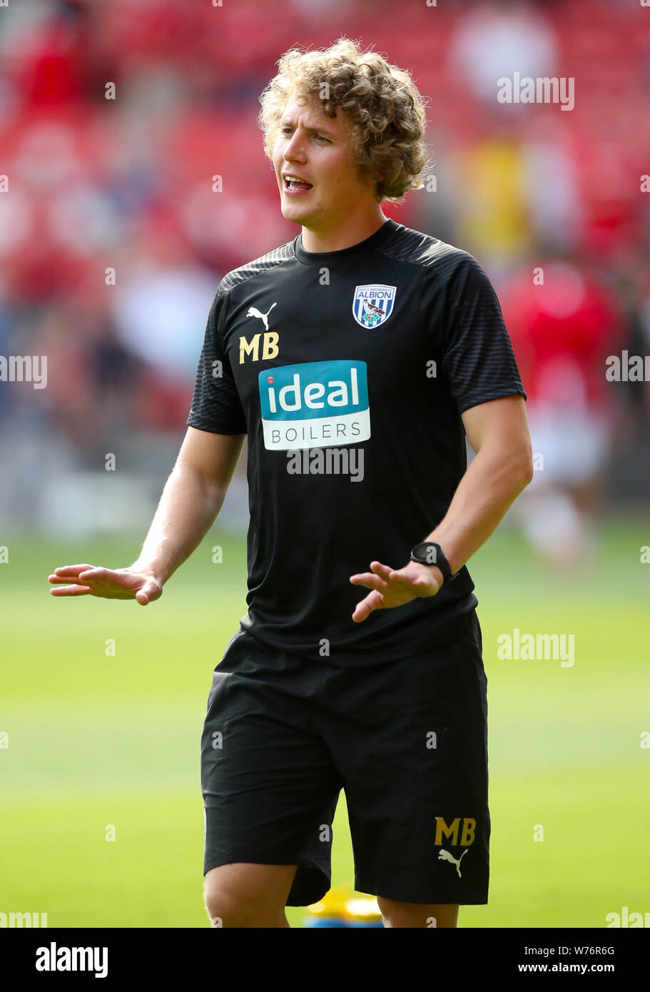 Football uk fitness coach hi-res stock photography and images - Alamy