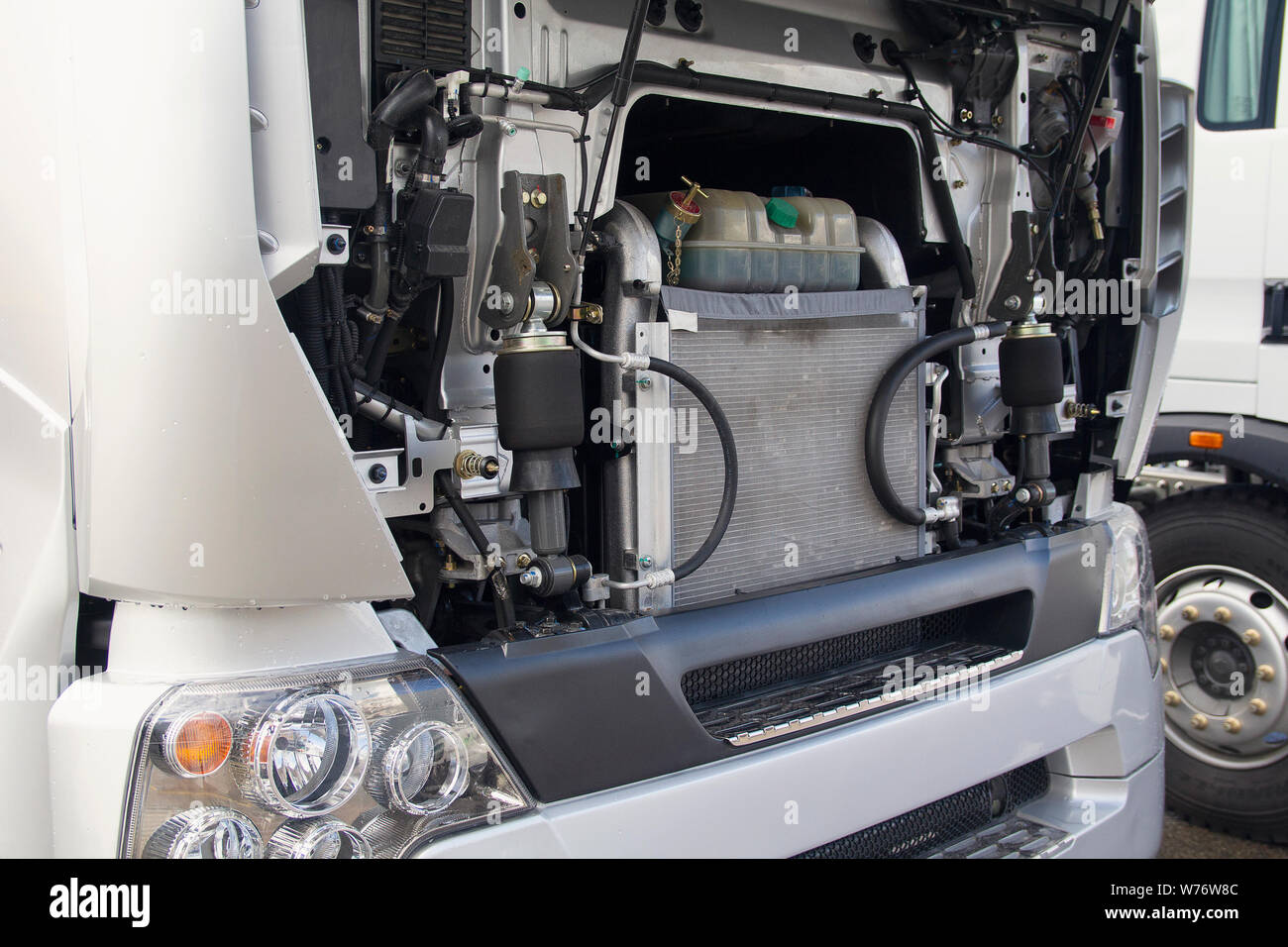 Open car trailer shop hi-res stock photography and images - Alamy