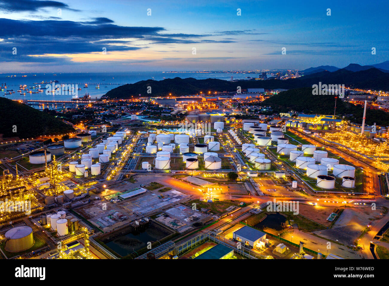 Aerial view oil refinery hi-res stock photography and images - Alamy