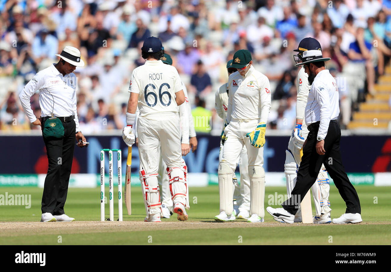 Umpires microphone hi-res stock photography and images - Alamy