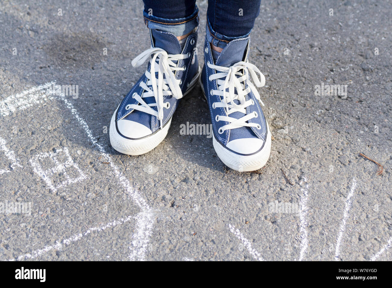 Pavement chalk girl hi-res stock photography and images - Alamy