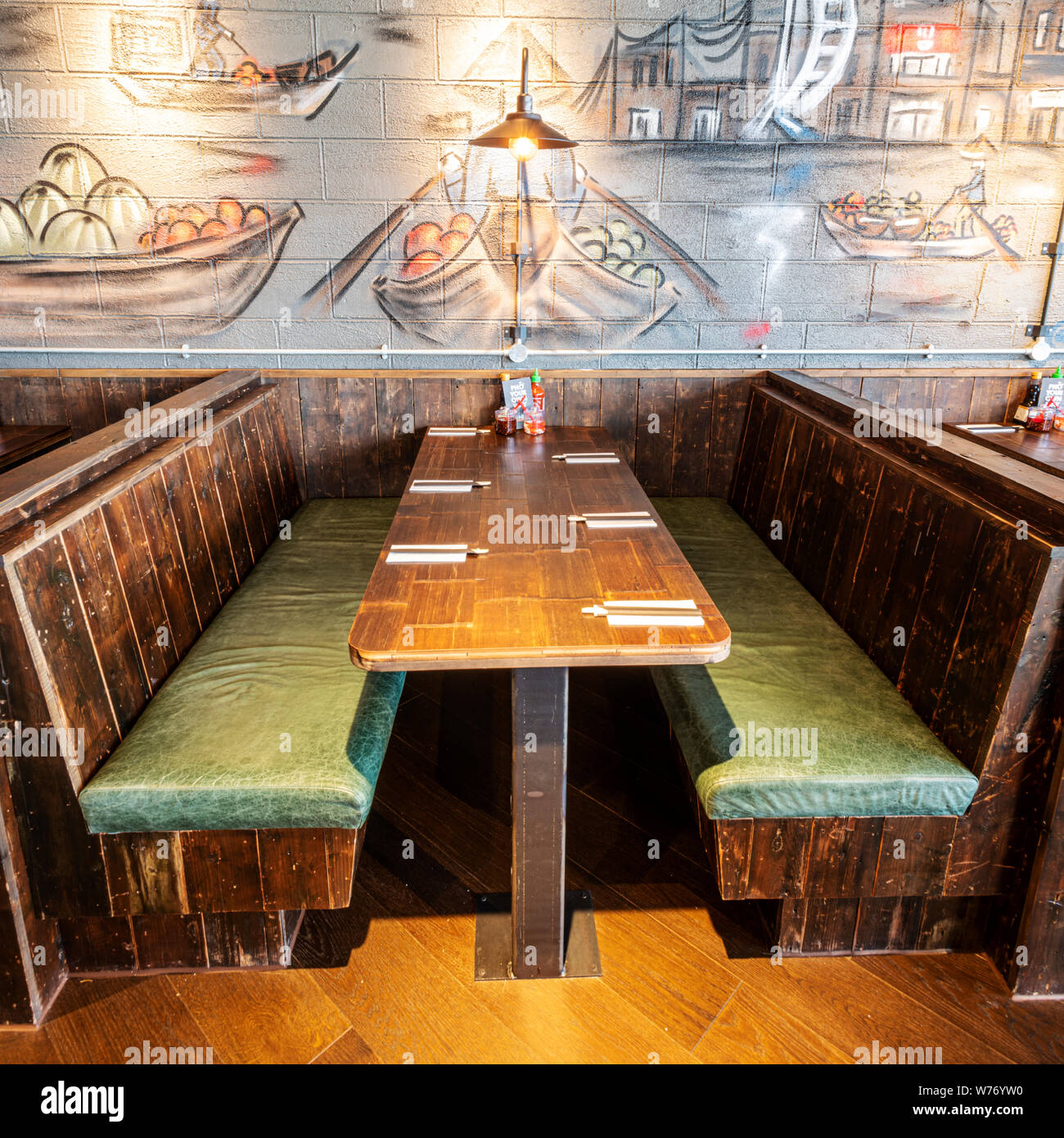 Restaurant seating and tables, no customers Stock Photo - Alamy