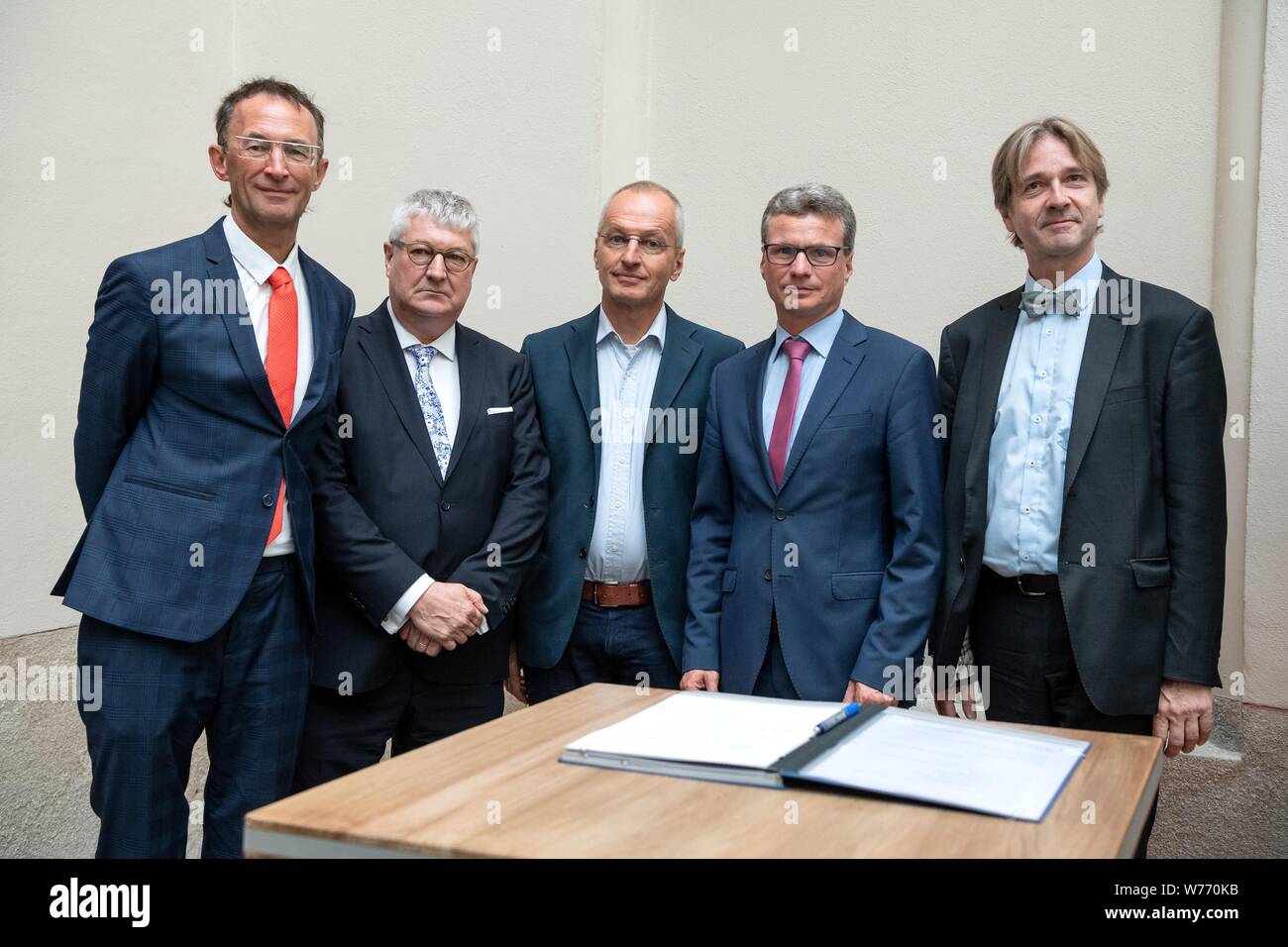 Nine th hi-res stock photography and images - Alamy