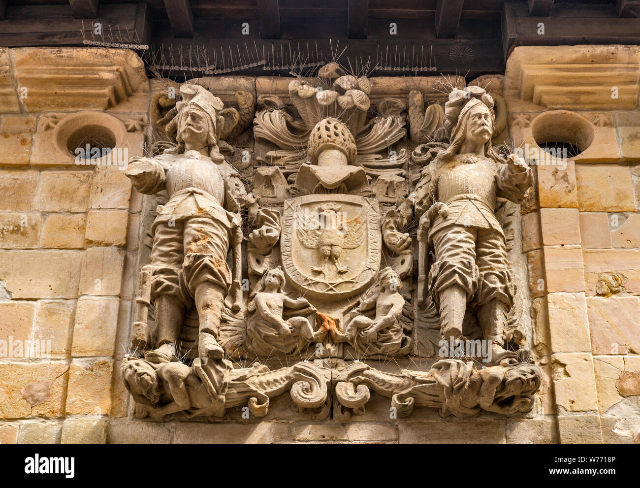 Building heraldry hi-res stock photography and images - Alamy