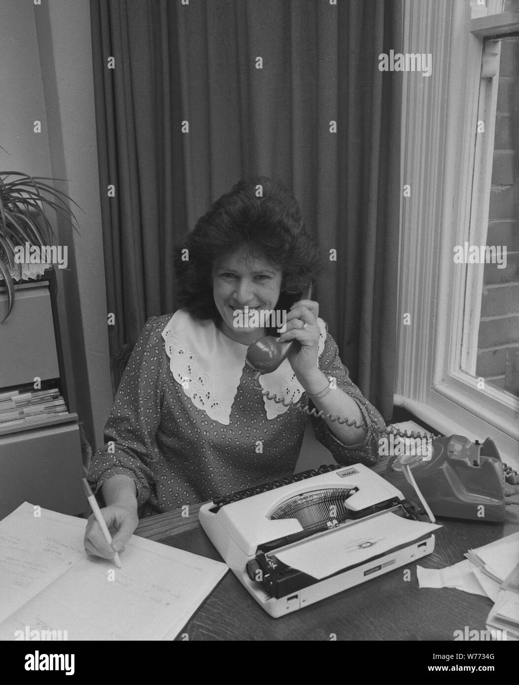 1980's office secretary hi-res stock photography and images - Alamy
