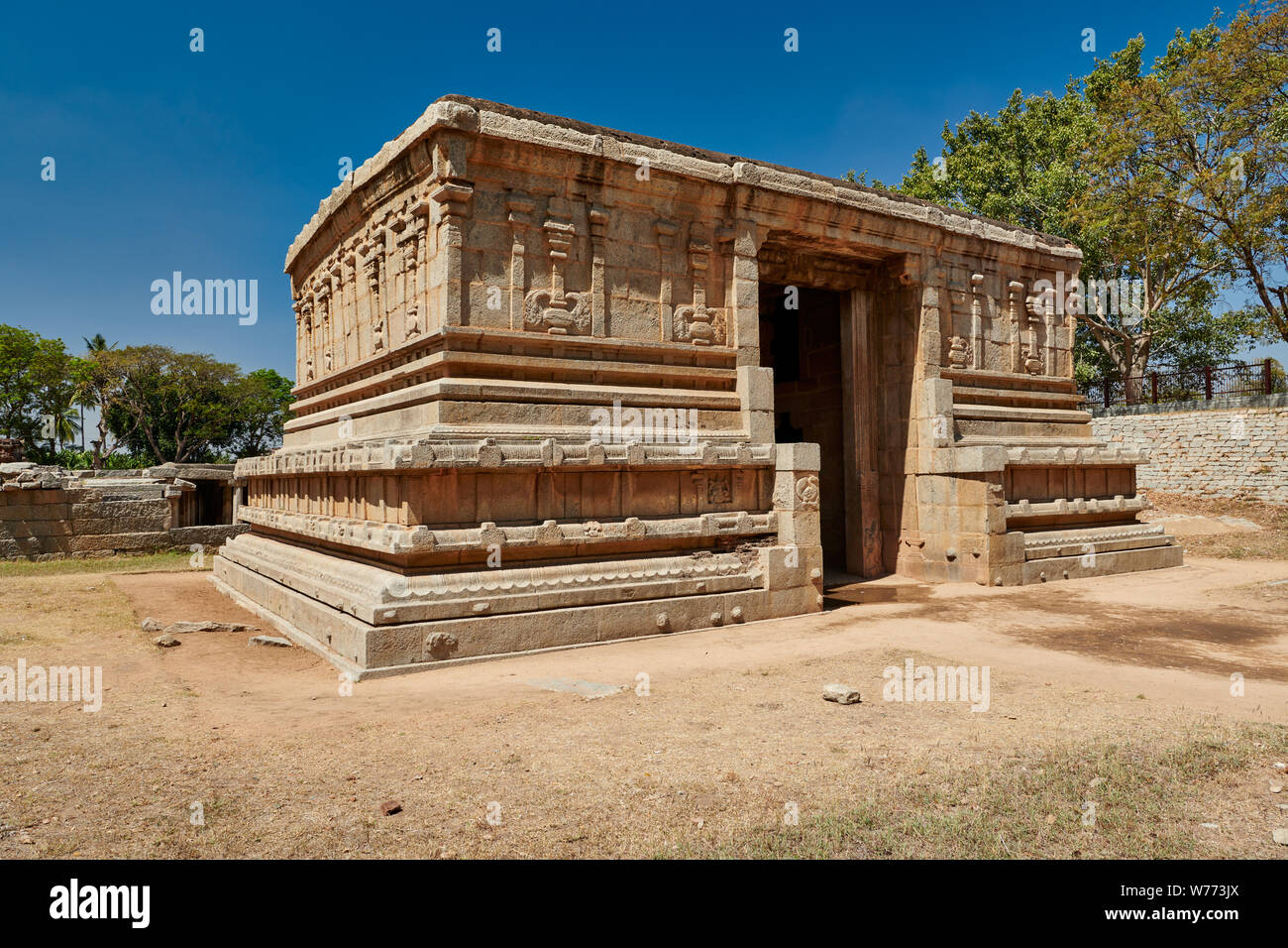 Underground Shiva Temple (Prasanna Virupaksha Temple), Hampi, UNESCO ...