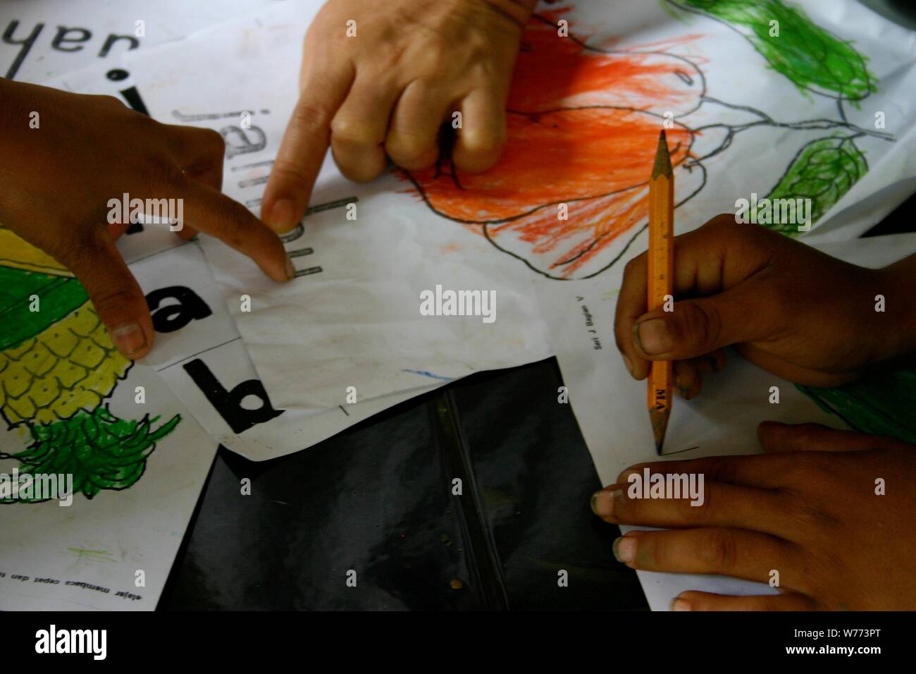 Teacher students drawing in classroom hi-res stock photography and ...