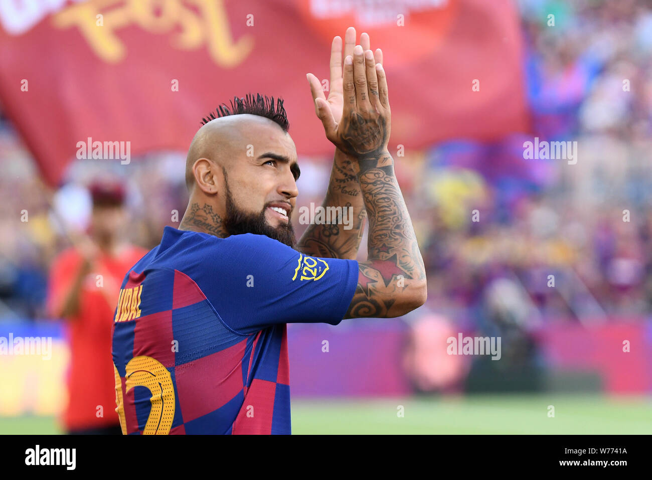 Arturo vidal barcelona trophy hi-res stock photography and images - Alamy