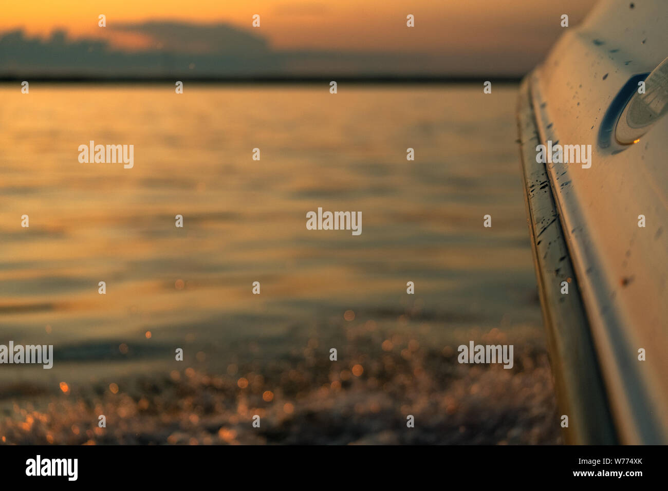 Water splash glass boat hi-res stock photography and images - Alamy