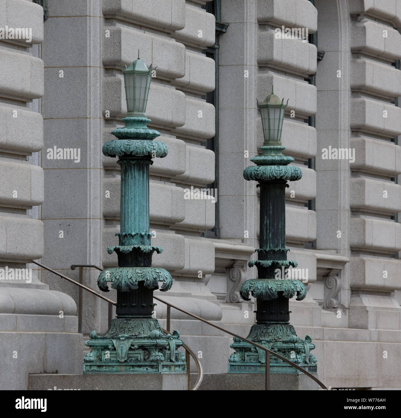 3rd Street light fixtures, Howard M. Metzenbaum U.S. Courthouse ...