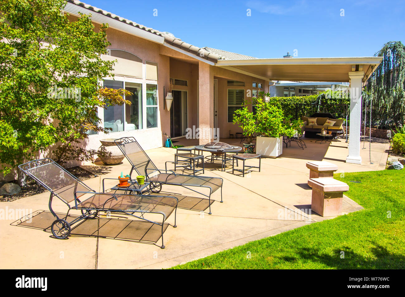 Wrought iron window boxes hi-res stock photography and images - Alamy