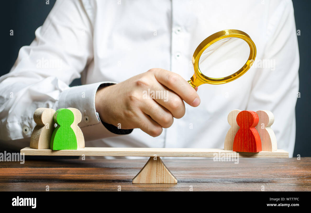 Resolution magnifying hi-res stock photography and images - Alamy