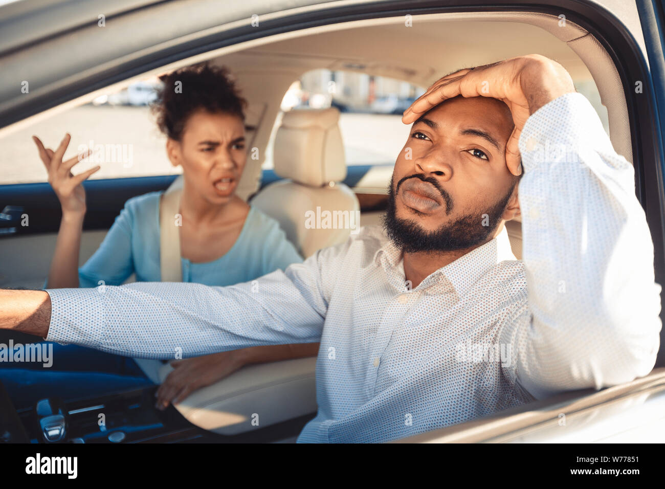 Man woman arguing car hi-res stock photography and images - Alamy