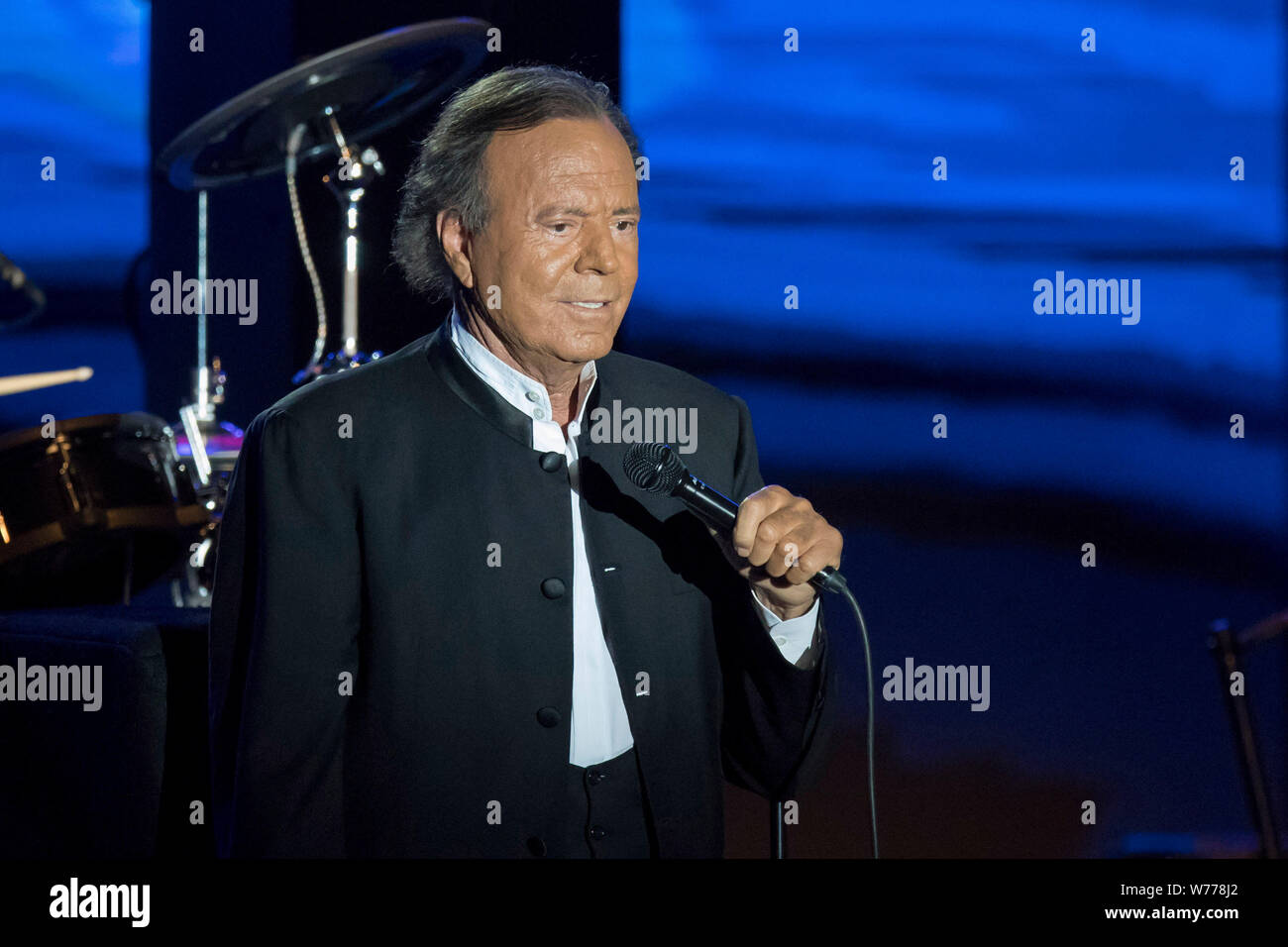 Julio iglesias spanish singer hi-res stock photography and images - Alamy