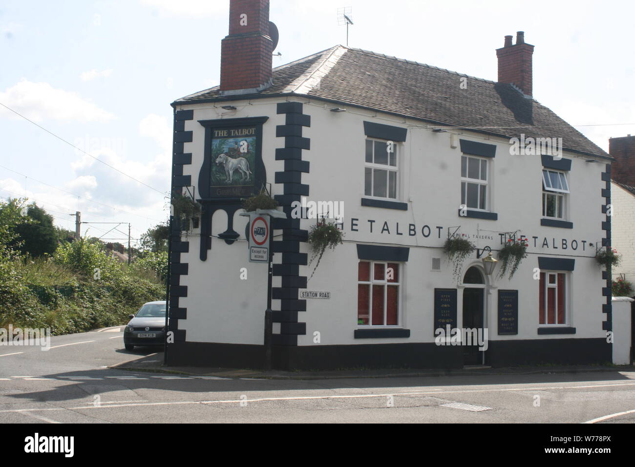 Talbot pub inn hi-res stock photography and images - Alamy