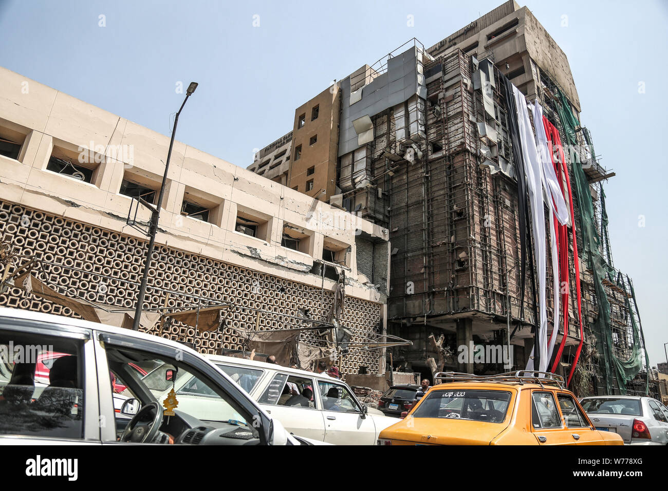 National cancer institute building hi-res stock photography and images ...