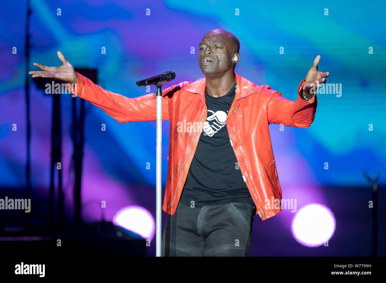 Seal singer hi-res stock photography and images - Alamy