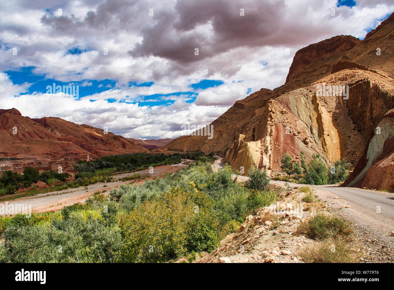 the beautiful Rose Valley - Vallee des Roses, near Ouarzazate, Morocco ...