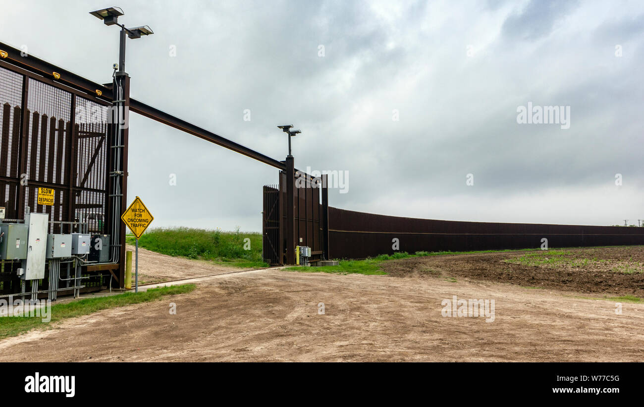 Mexico border crossing gate hi-res stock photography and images - Alamy