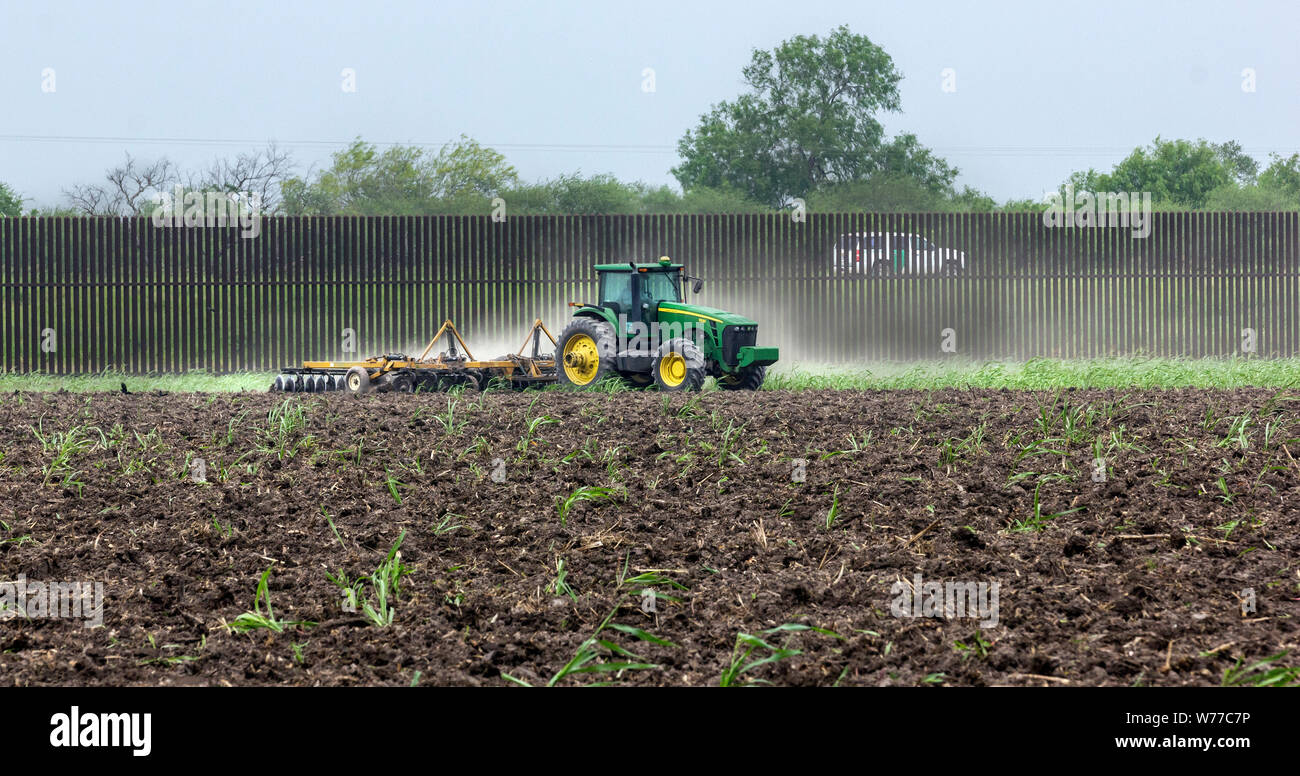 Tractor border hi-res stock photography and images - Alamy