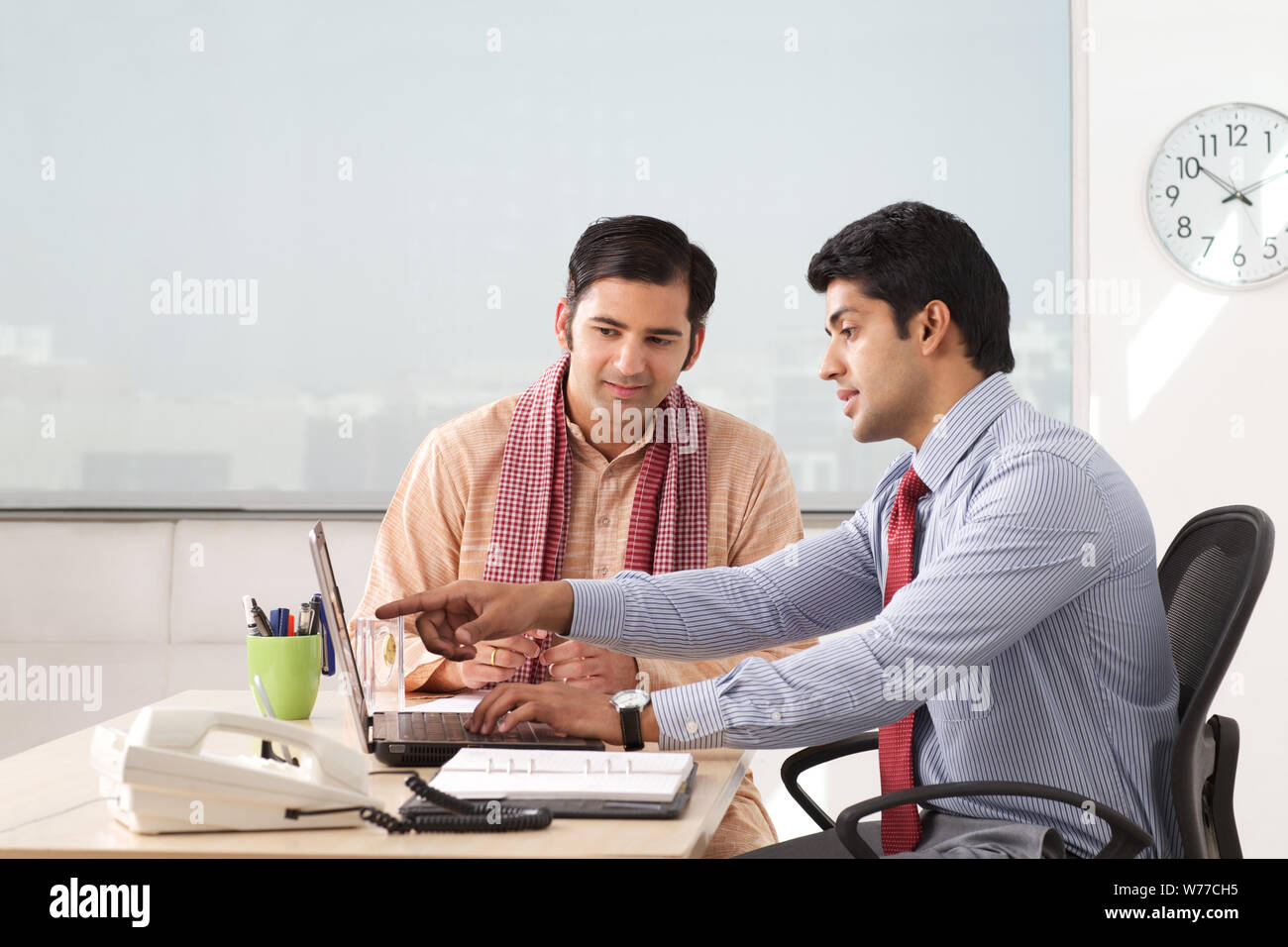 Laptop bank hi-res stock photography and images - Alamy