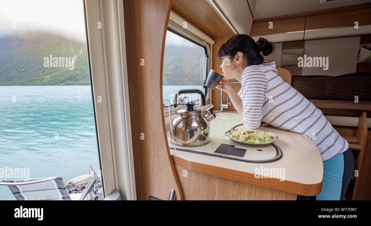 Woman camper van vacation hi-res stock photography and images - Alamy