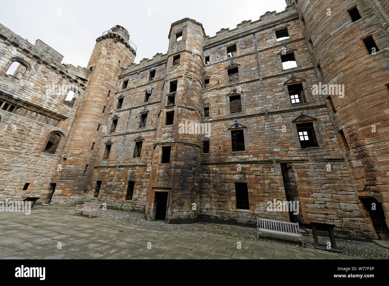 Linlithgow palace outlander hi-res stock photography and images - Alamy