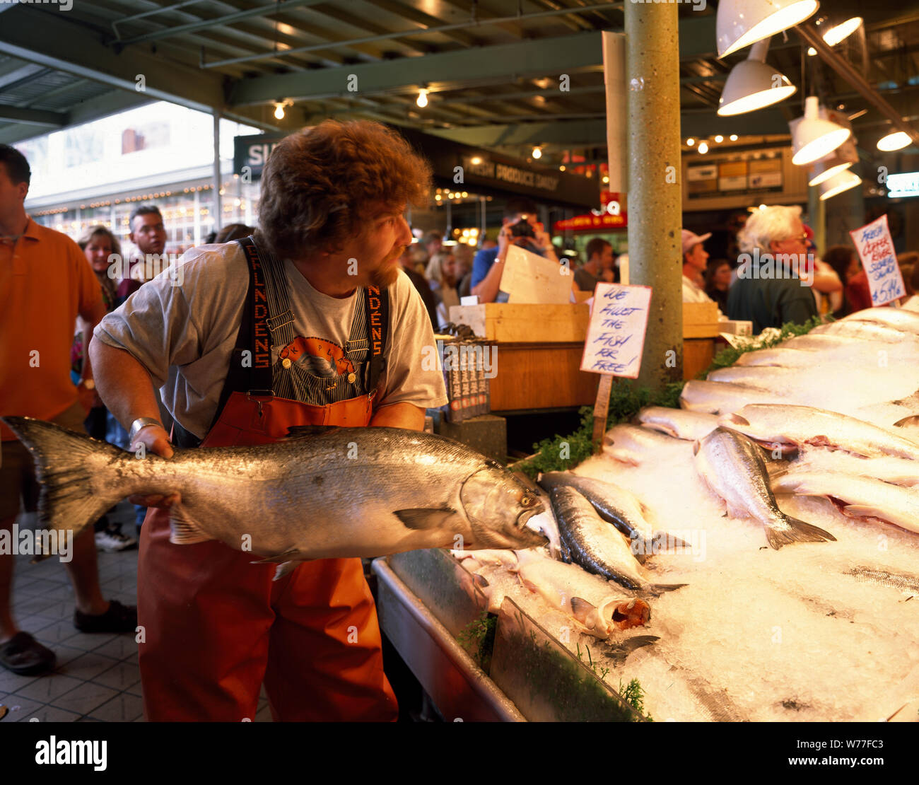 Fish thrower hi-res stock photography and images - Alamy