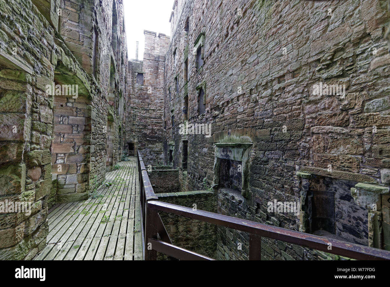 Linlithgow palace outlander hi-res stock photography and images - Alamy