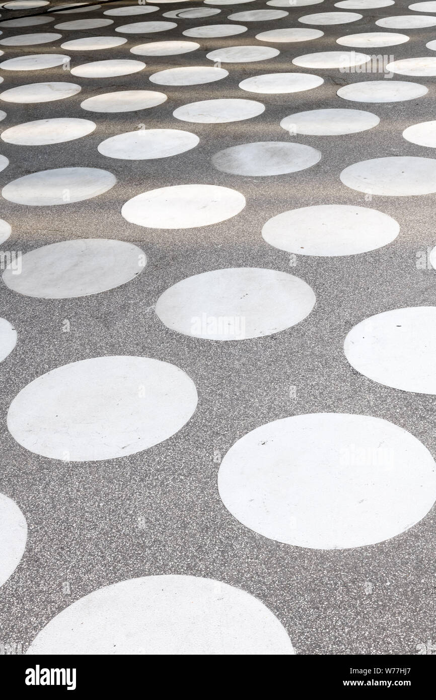 Paving circle hi-res stock photography and images - Alamy