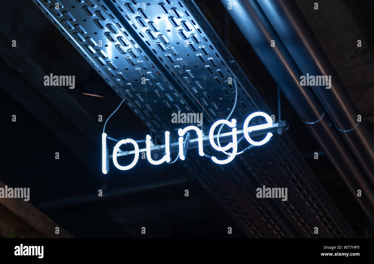 Luminous neon light that forms the word "lounge Stock Photo - Alamy