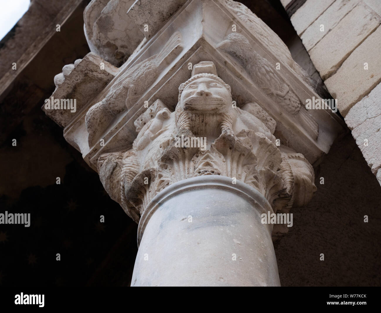 Roman corinthian column capital hi-res stock photography and images - Alamy