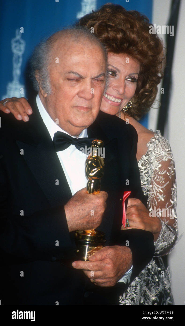 Federico fellini sophia loren hi-res stock photography and images - Alamy