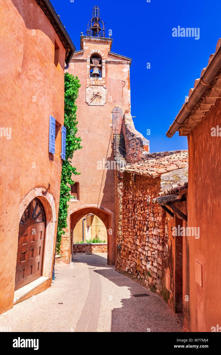 Roussillon, Vaucluse. The red hilltop village of Provence, France most ...