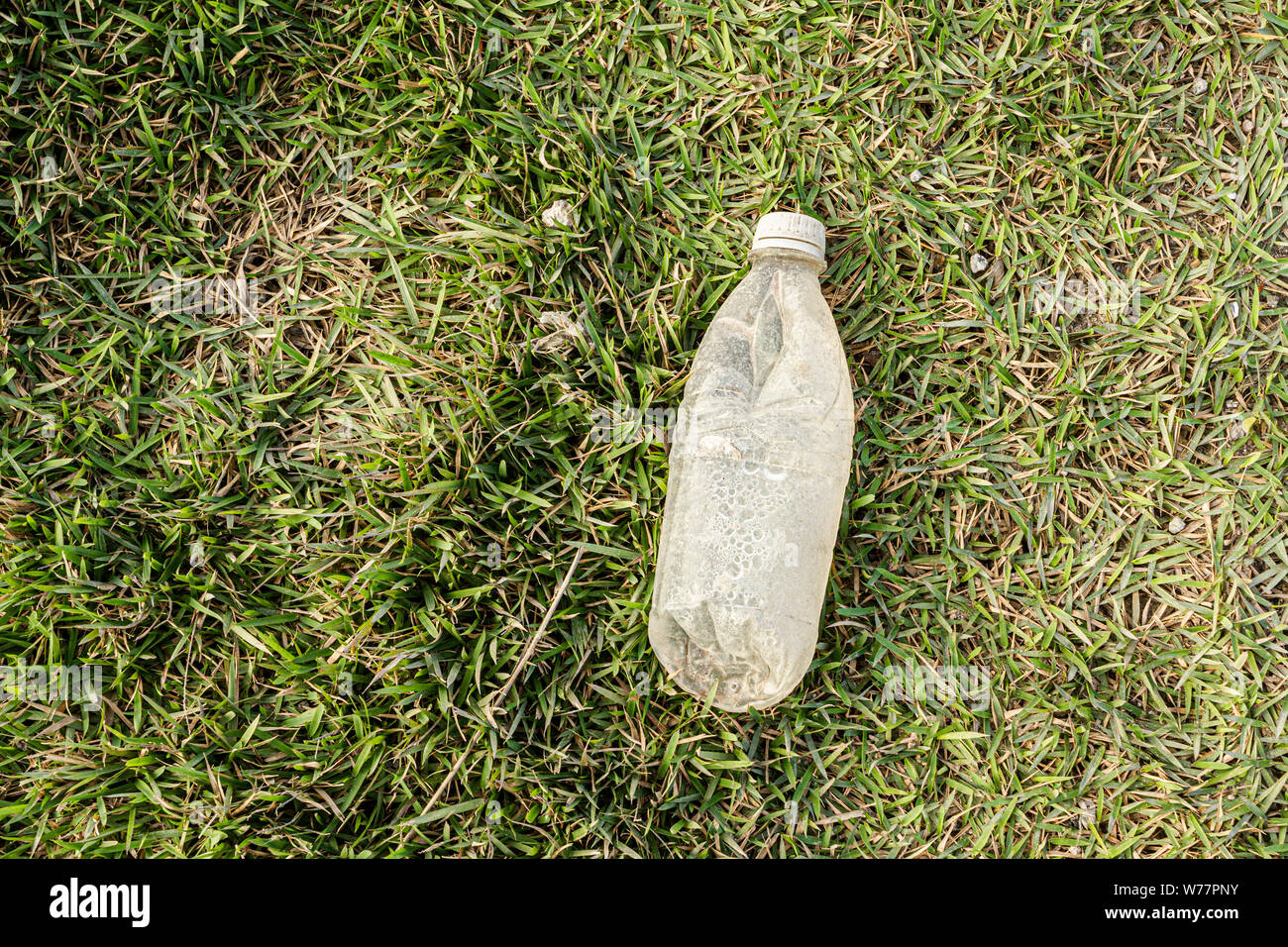 Plastic litter pollution hi-res stock photography and images - Alamy