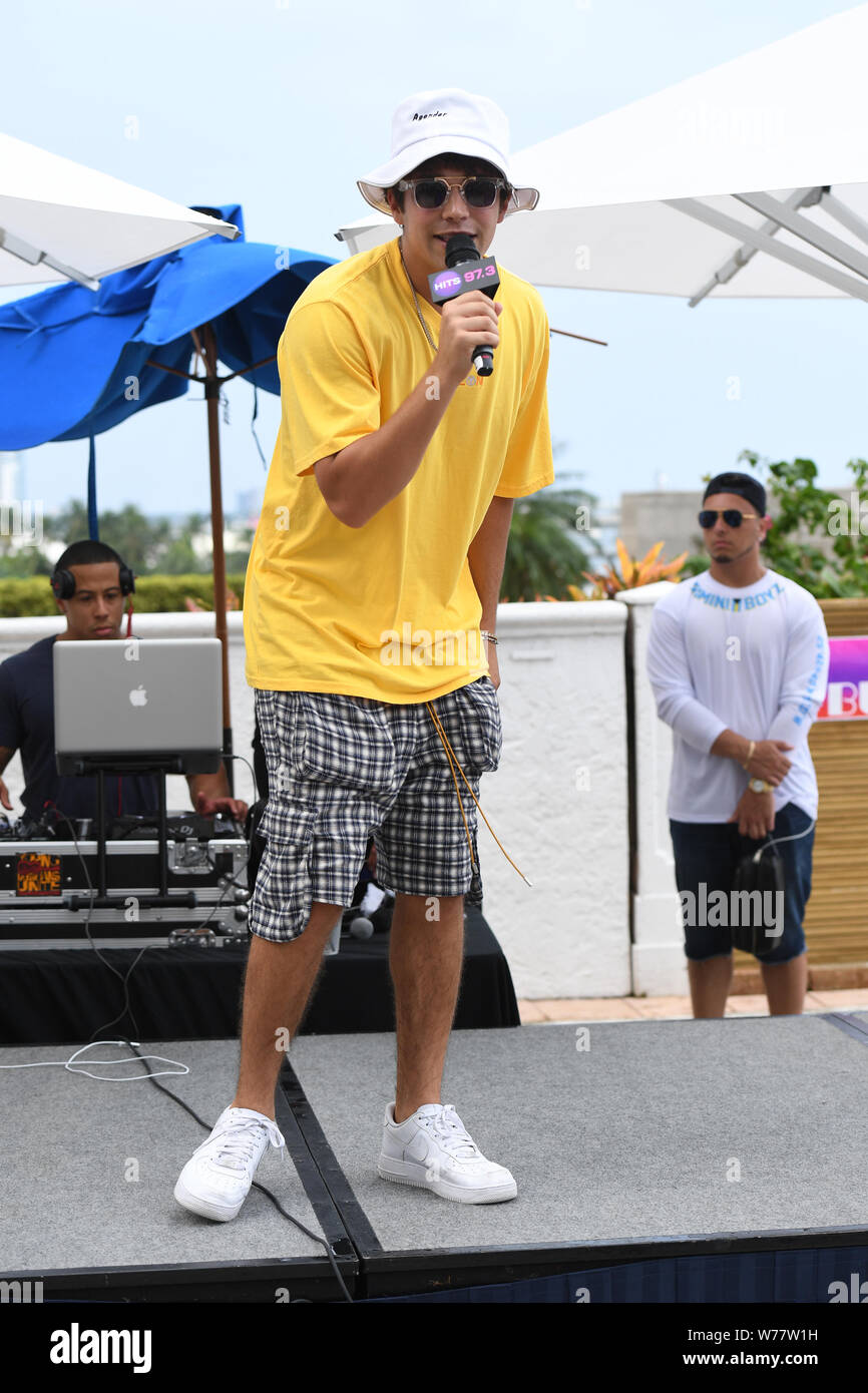 MIAMI, FL - AUGUST 04: Austin Mahone performs during the Hits 97.3 pool ...