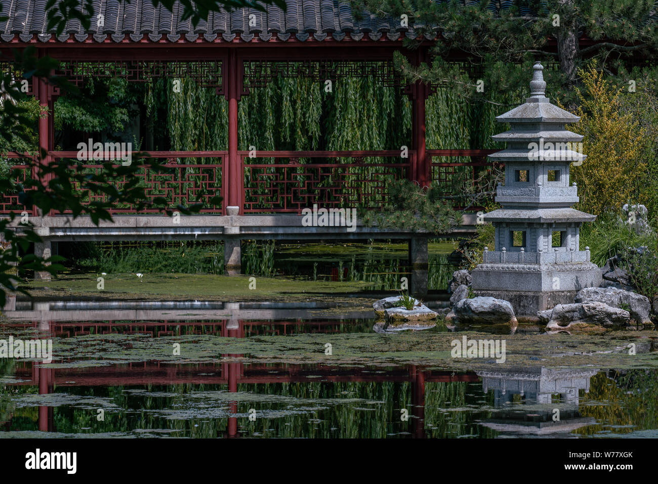 Pagoda garden statue at a lake with reflections in the water Stock ...