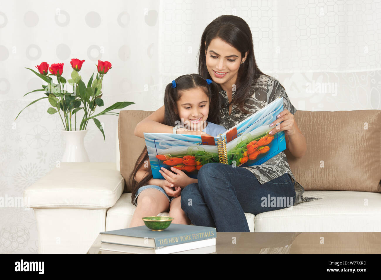 Mother daughter album hi-res stock photography and images - Alamy