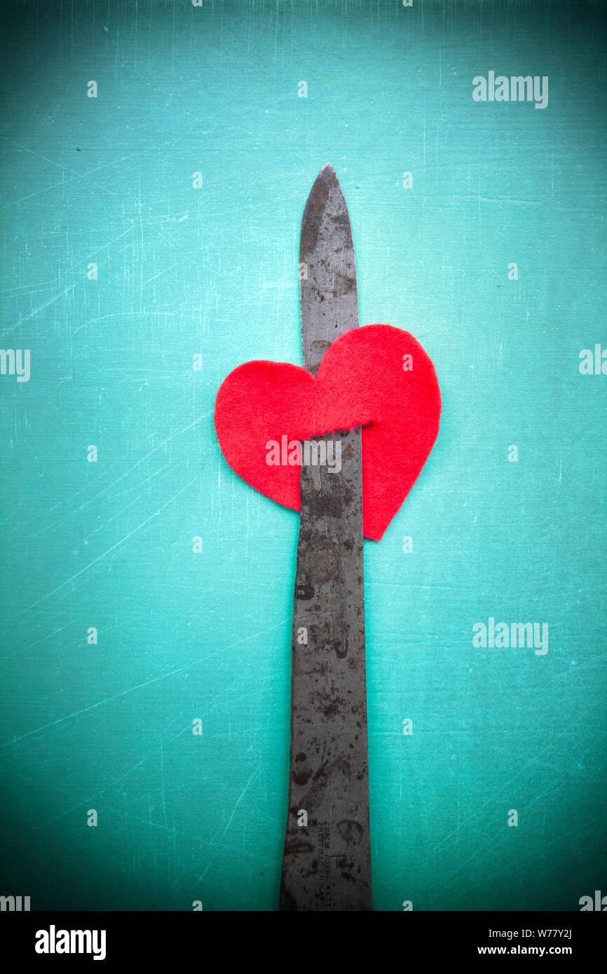Heart dagger hi-res stock photography and images - Alamy