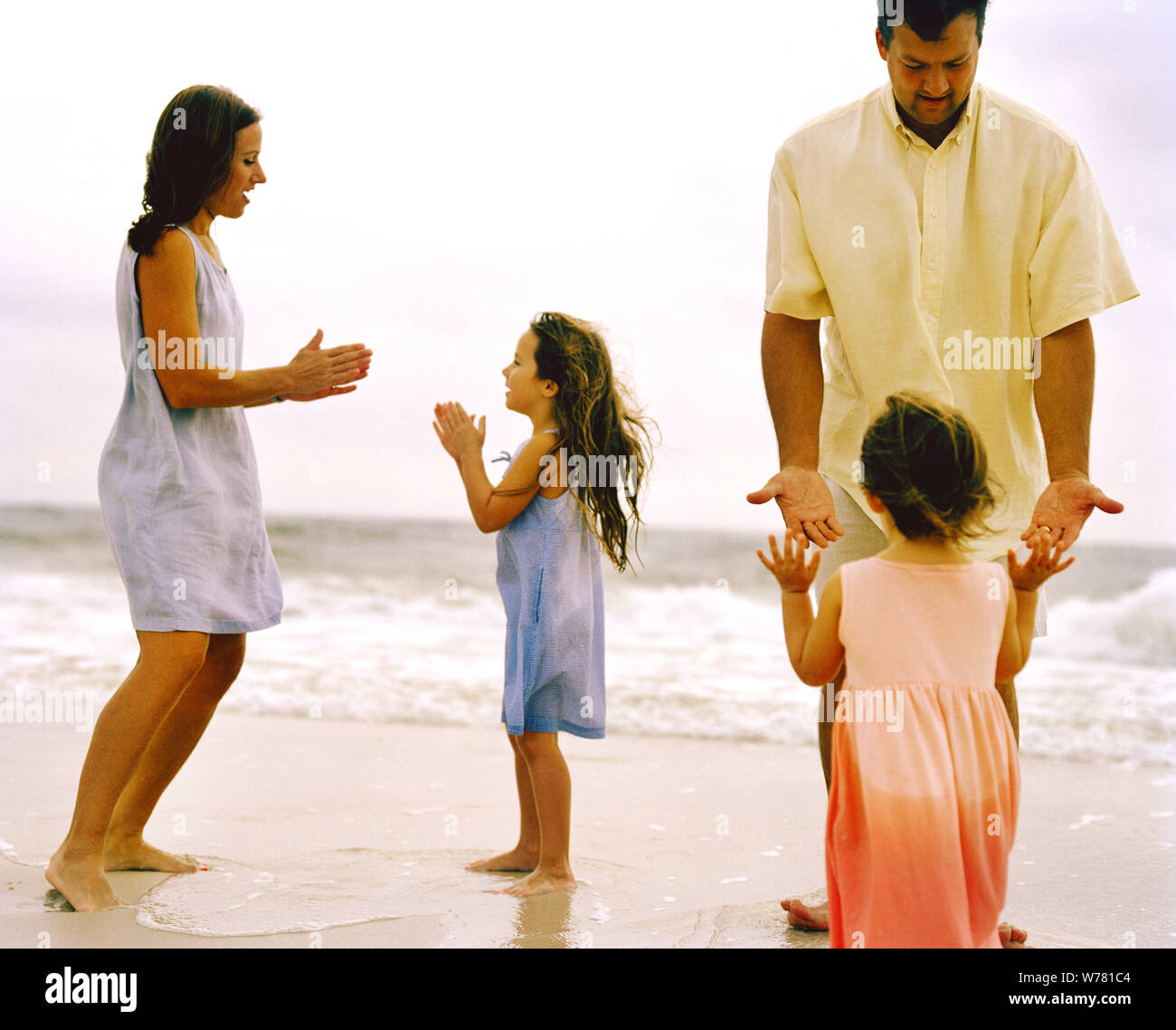 Full length children clapping hi-res stock photography and images - Alamy