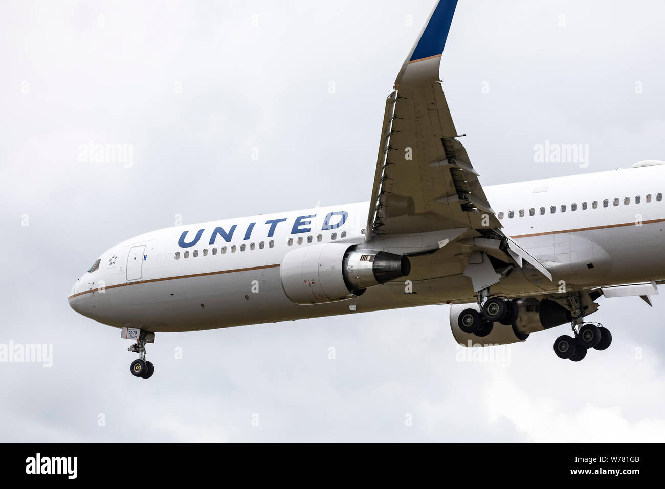 United 767 hi-res stock photography and images - Alamy