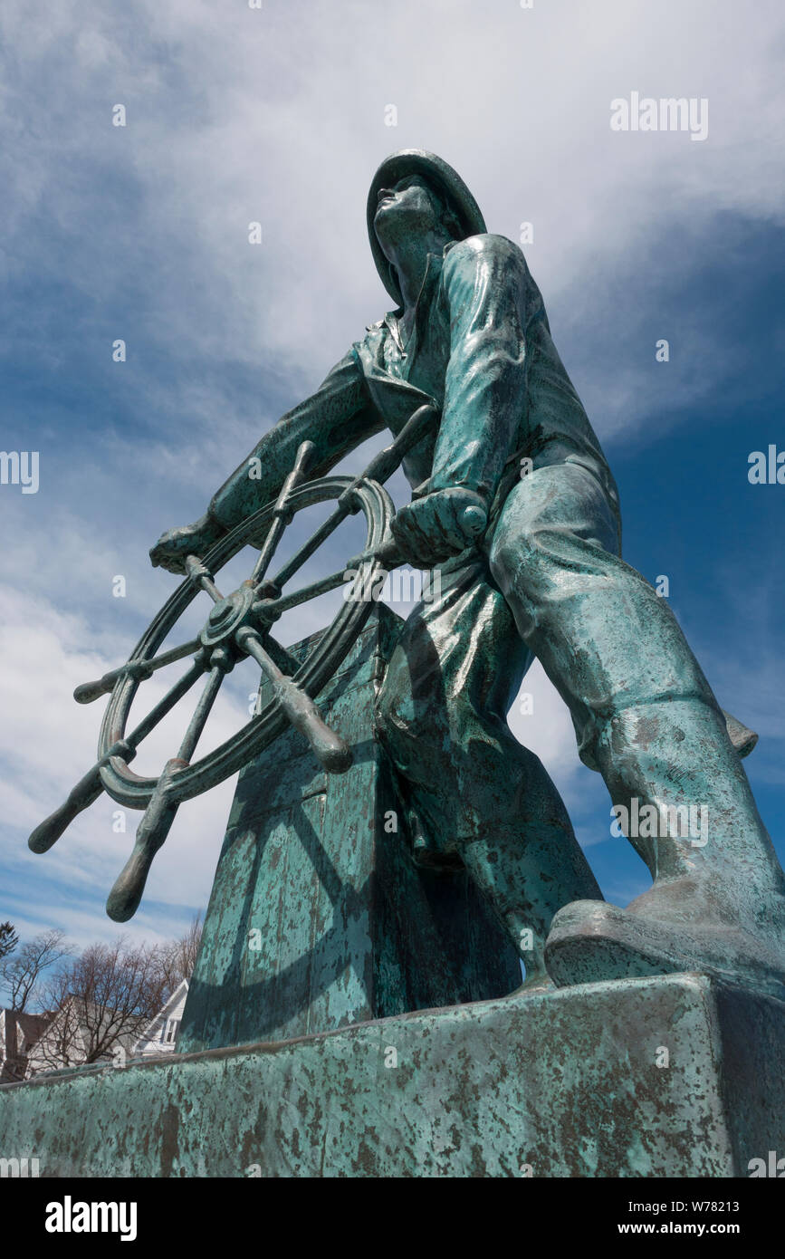 Man at the wheel statue gloucester hi-res stock photography and images ...
